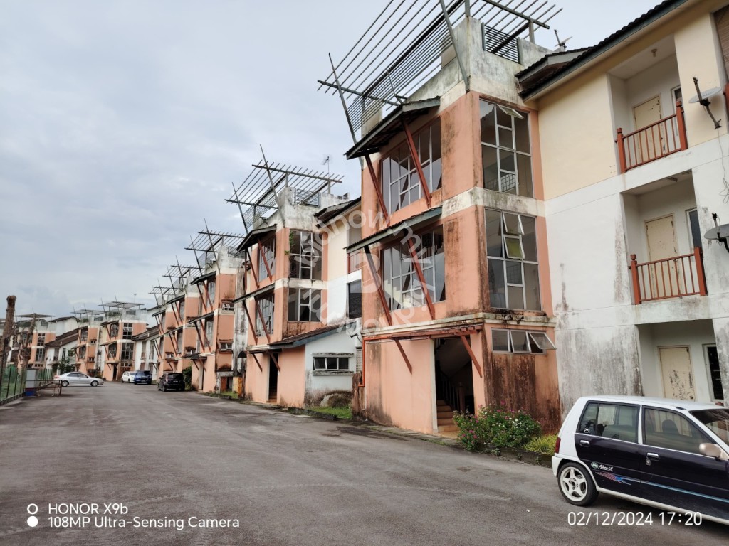 LFV Blok 3, Bukit Merah Laketown, 34400 Simpang Ampat Semanggol, Perak